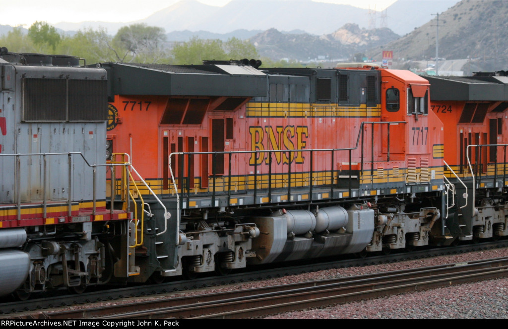 BNSF 7717